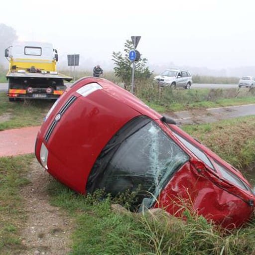 Senna, madre e figlia fuori strada