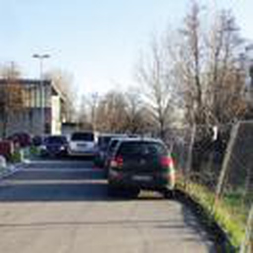 Viabilità selvaggia, quanti rischi nella zona della piscina