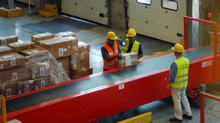 Furti nella logistica Dhl di Carpiano, in manette due magazzinieri ...
