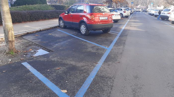 LODI Strisce nuove per chi parcheggia lungo il passeggio, ma fioccano ...