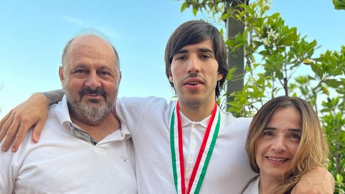 Calcio, mamma Mary svela il segreto di Tonali: «Sandro non si ...