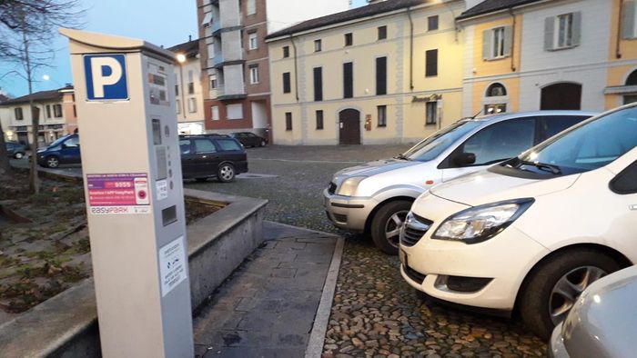 Codogno «Troppe cadute in piazza Cairoli» - Cronaca