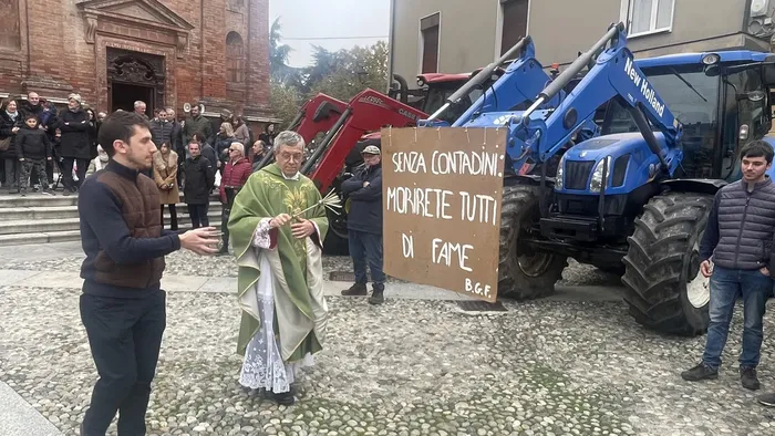 Sfilata di trattori a Codogno per la festa del Ringraziamento VIDEO - Cronaca