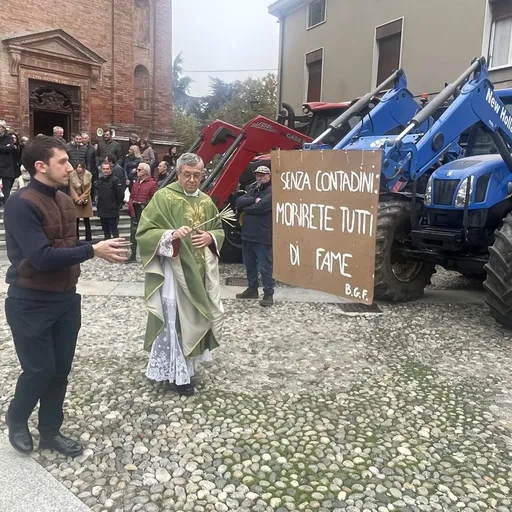 Sfilata di trattori a Codogno per la festa del Ringraziamento VIDEO - Cronaca