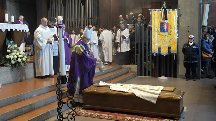 PAULLO Quasi mille persone per l’ultimo saluto a don Roberto Pozzi ...