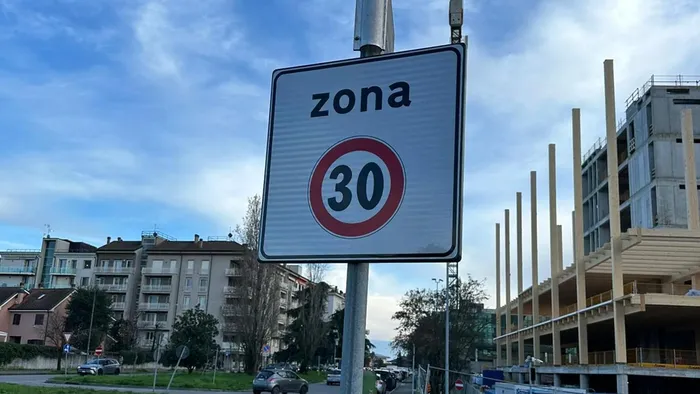 LODI Spunta un cartello di zona 30 all’Albarola: scoppia la polemica ...