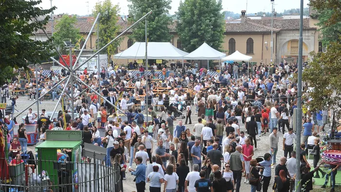 SAN COLOMBANO Ventimila persone in collina per la Festa dell’Uva - Cronaca