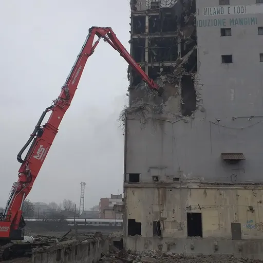Melegnano, al via la demolizione dei vecchi silos all’ex Consorzio ...