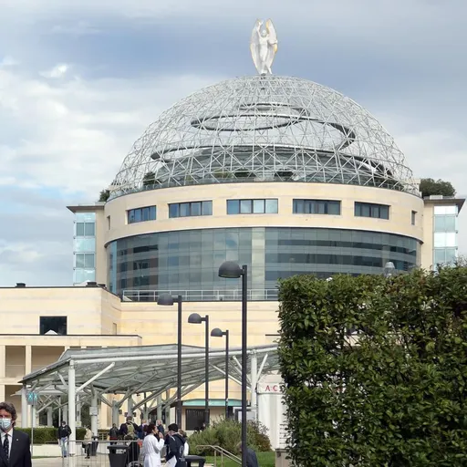 PESCHIERA Un 17enne seguito da un terzetto che gli ruba il giubbotto e ...