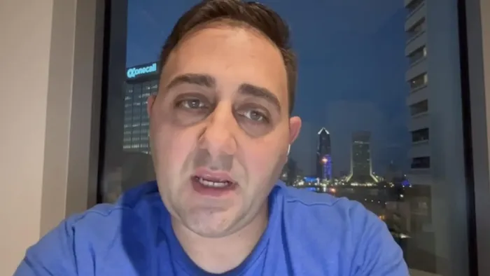 Casale: va a vivere in America ma adesso deve pagare le cure al figlio ...