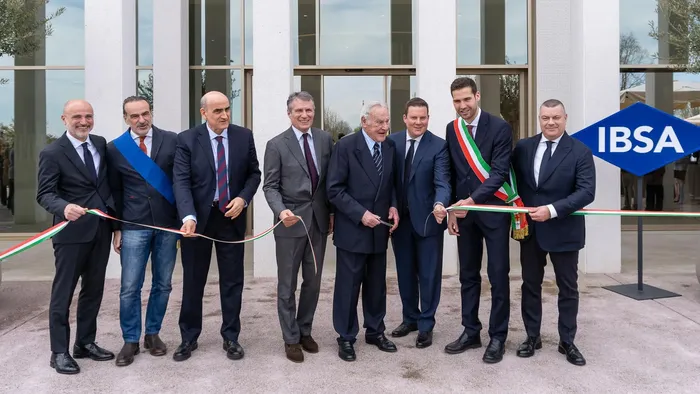 Taglio del nastro del nuovo quartiere generale di Ibsa in Italia: a ...