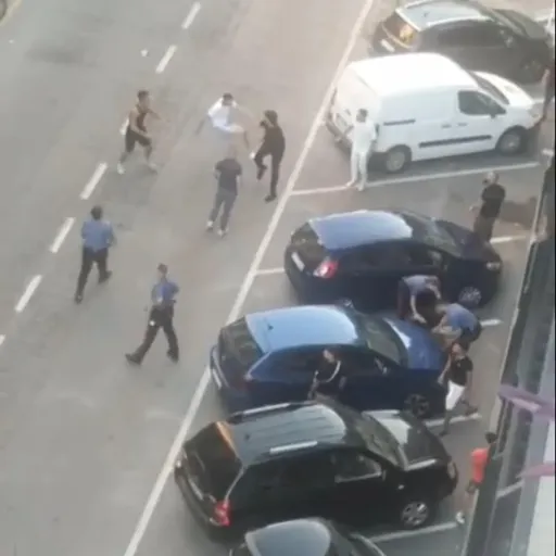 Melegnano, rissa fra bande: carabiniere spara in aria per bloccare le ...