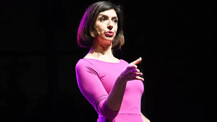 Una Cinzia Spanò “esagerata” ha conquistato la piazza di Lodi - Cultura