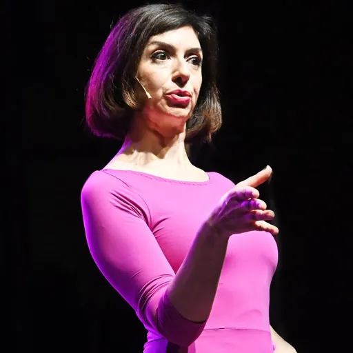 Una Cinzia Spanò “esagerata” ha conquistato la piazza di Lodi - Cultura