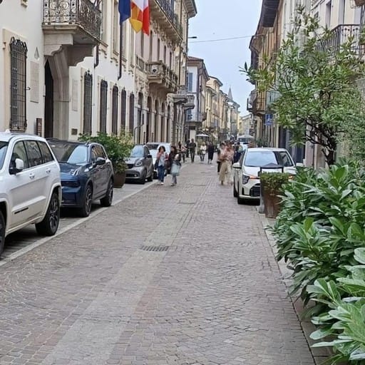 LODI «In corso Roma, siamo di fronte al Far West dei parcheggi» - Cronaca