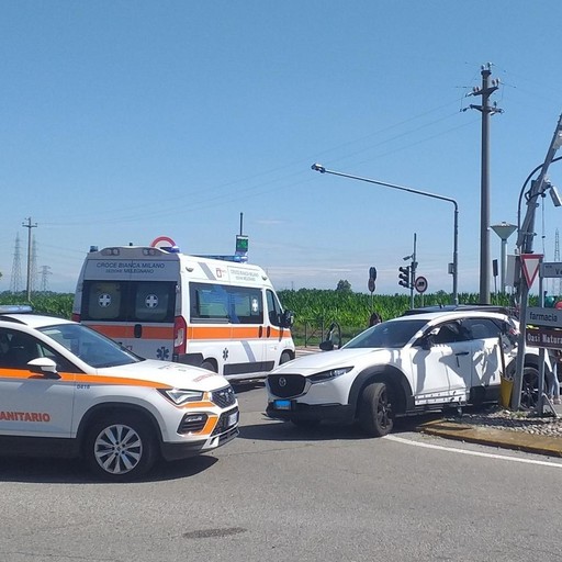Schianto tra due fuoristrada sulla Pandina a Vizzolo, abbattuto un ...