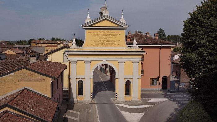 Ciclista cade a terra, portato a Pavia in elicottero - Cronaca