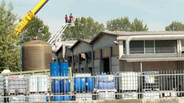 Lodi Vecchio, rogo alla Conter: un operaio ha appiccato le fiamme