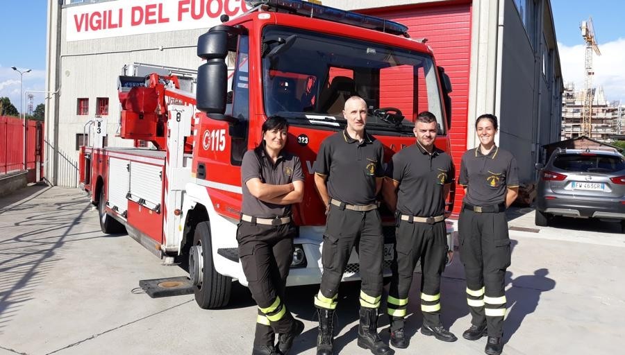 Persone che salvano vite in mare e pompieri “stakanovisti”: le buone ...