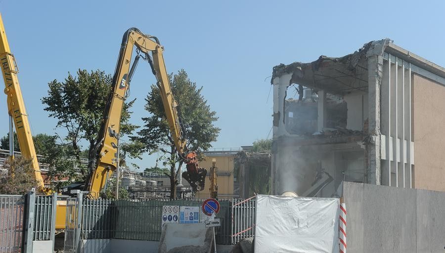 LODI Demolito l’edificio in viale Milano: il colosso Ibsa fa le cose in ...