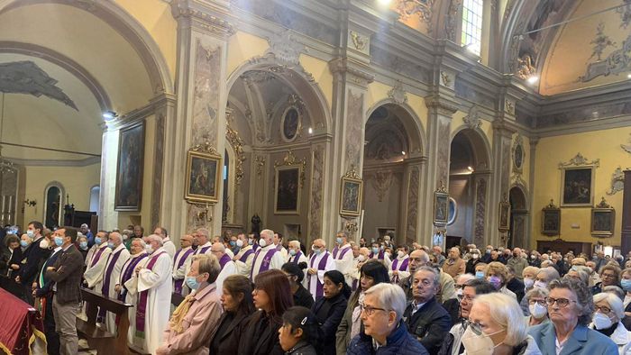 A Castelnuovo stamattina i funerali di don Umberto Lucchini celebrati ...