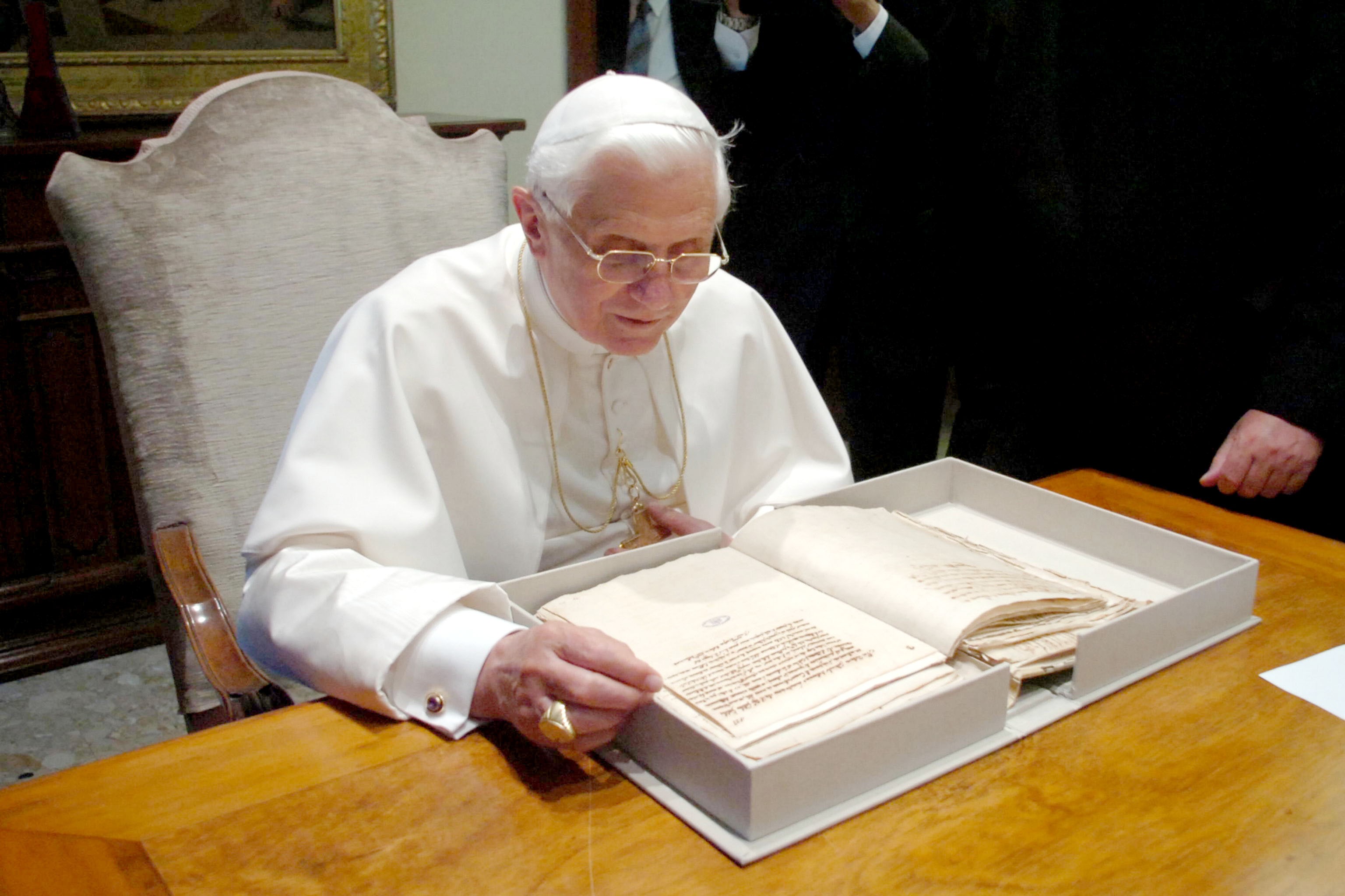 È morto Benedetto XVI: il Papa emerito aveva 95 anni. Giovedì a Roma i ...