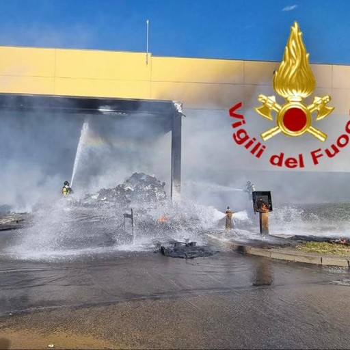 LIVRAGA Scoppia un incendio alla logistica Dhl VIDEO - Cronaca